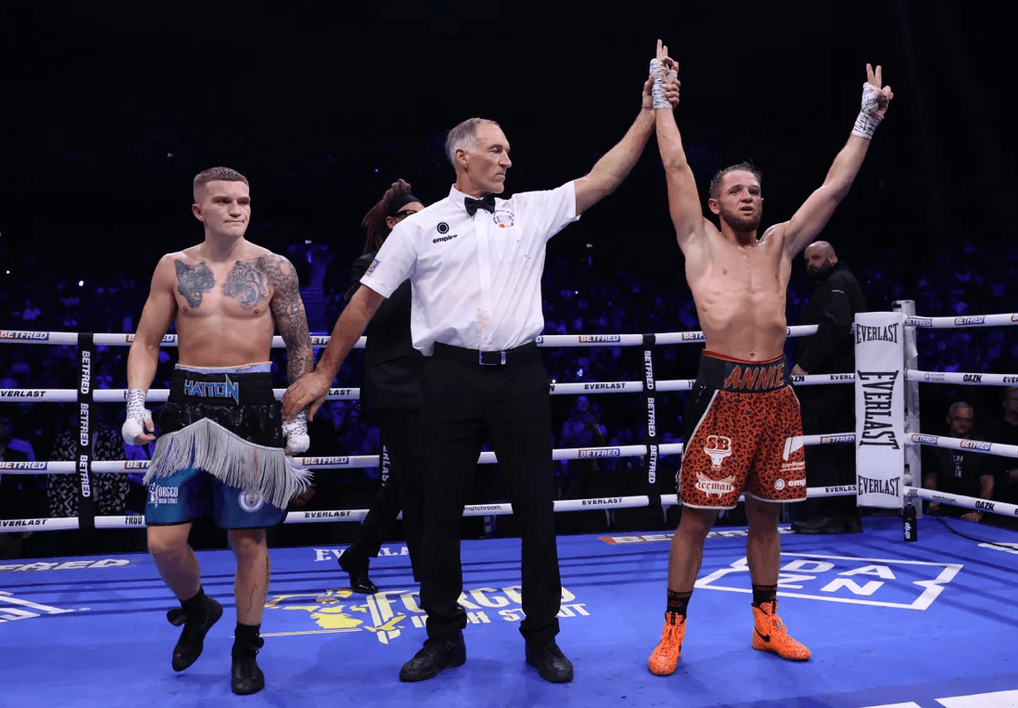 Jimmy Joe Flint Shows Campbell Hatton His Level - Hook'd Boxing